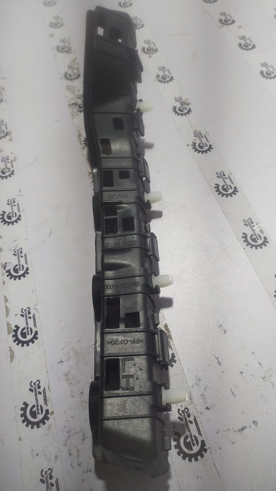 866134N000 - REAR BUMPER BRACKET EON LH – CarTrends