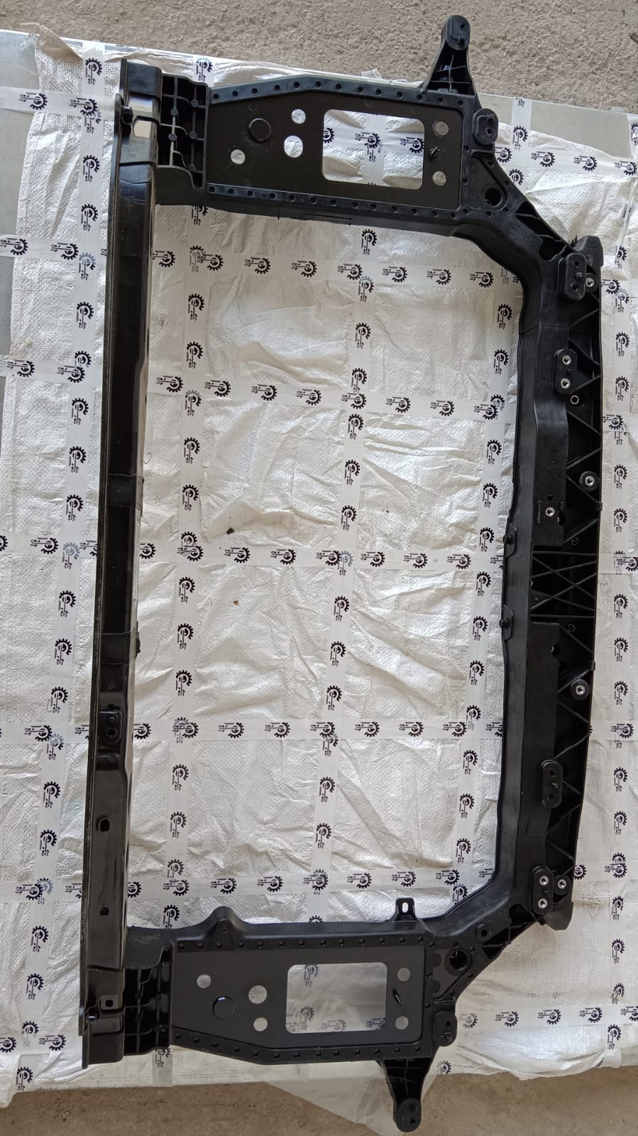 CARRIER XCENT/TIE MEMBER XCENT/ RADIATOR SUPPORT PANEL XCENT 64101B490 ...