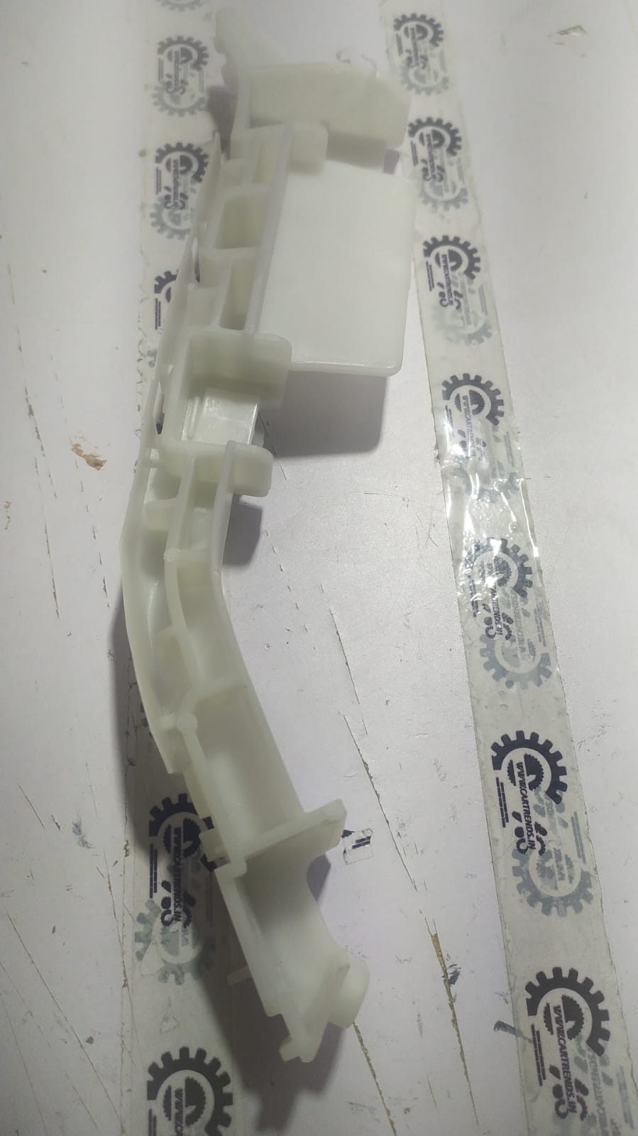 J96448220 - FRONT BUMPER BRACKET CAPTIVA RH SIDE – CarTrends