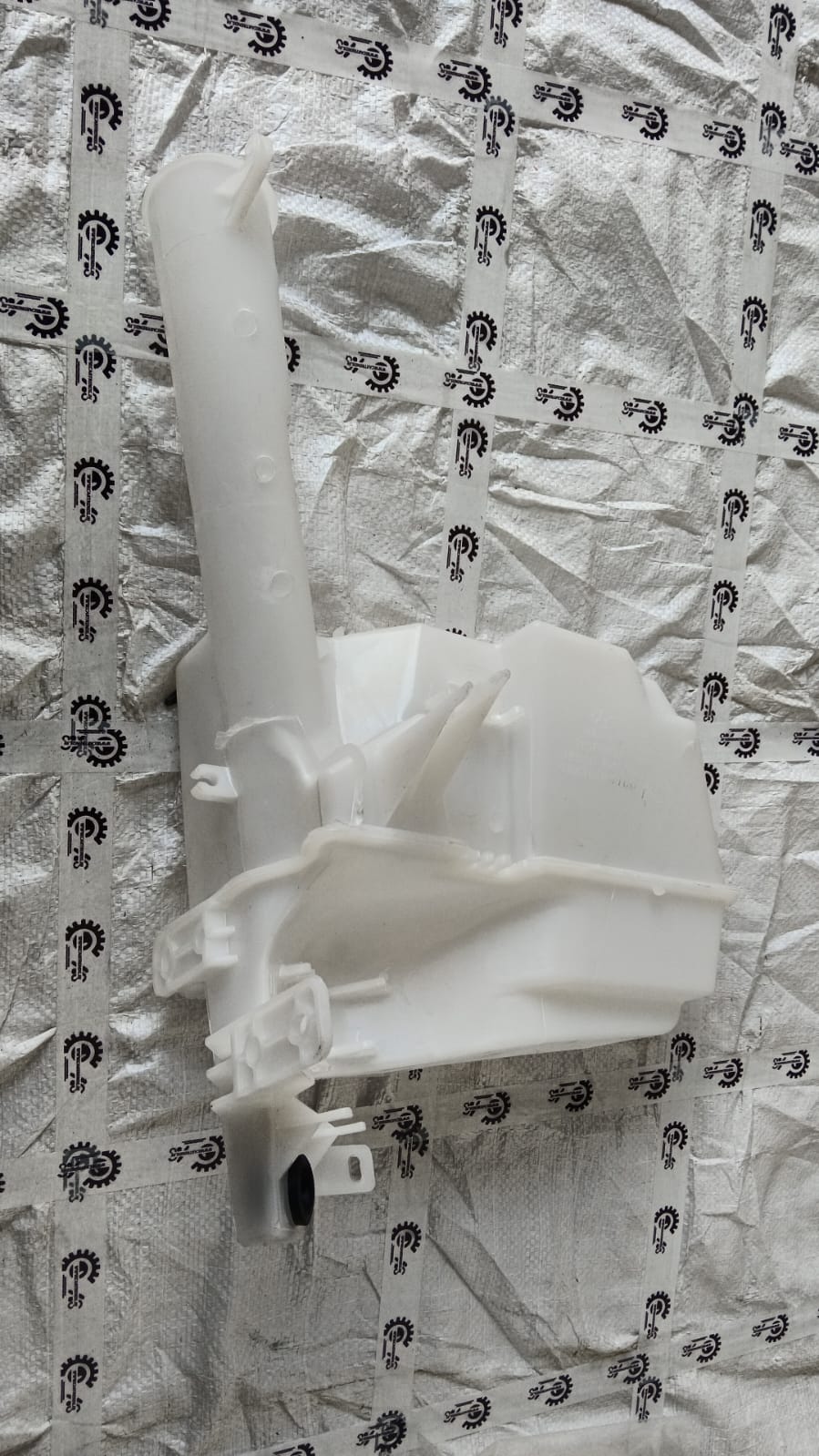 RESERVOIR ASSY-W/SHLD WASHER 98620B4000 – CarTrends