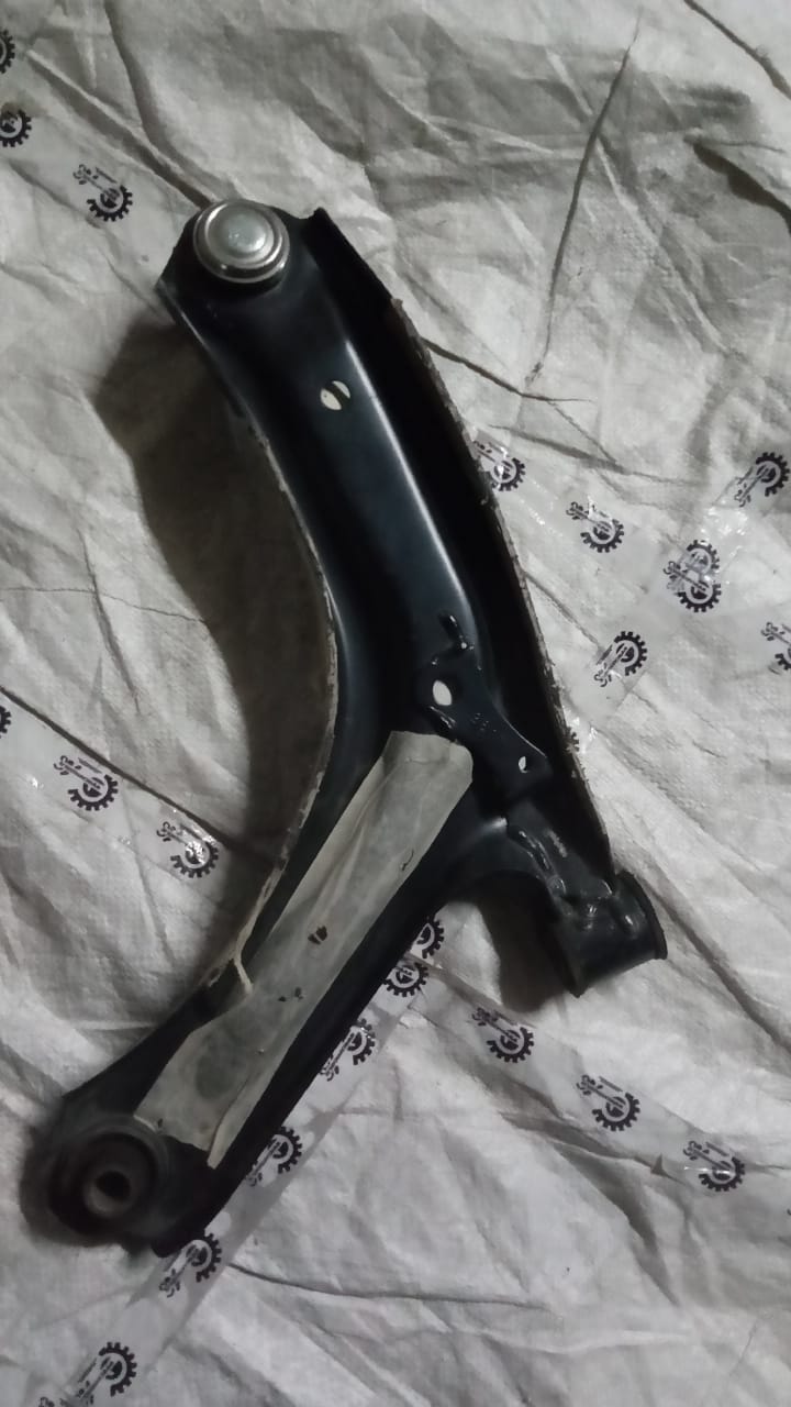 ARM KWID RH SIDE 545005792R – CarTrends