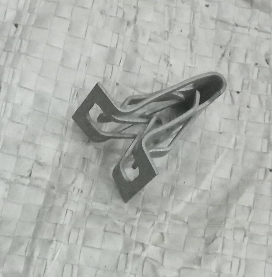 W710338S439 - CLIP FORD – CarTrends