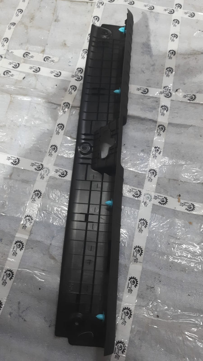 85770B4400PYN REAR TRANSVERSE TRIM ASSEMBLY XCENT – CarTrends