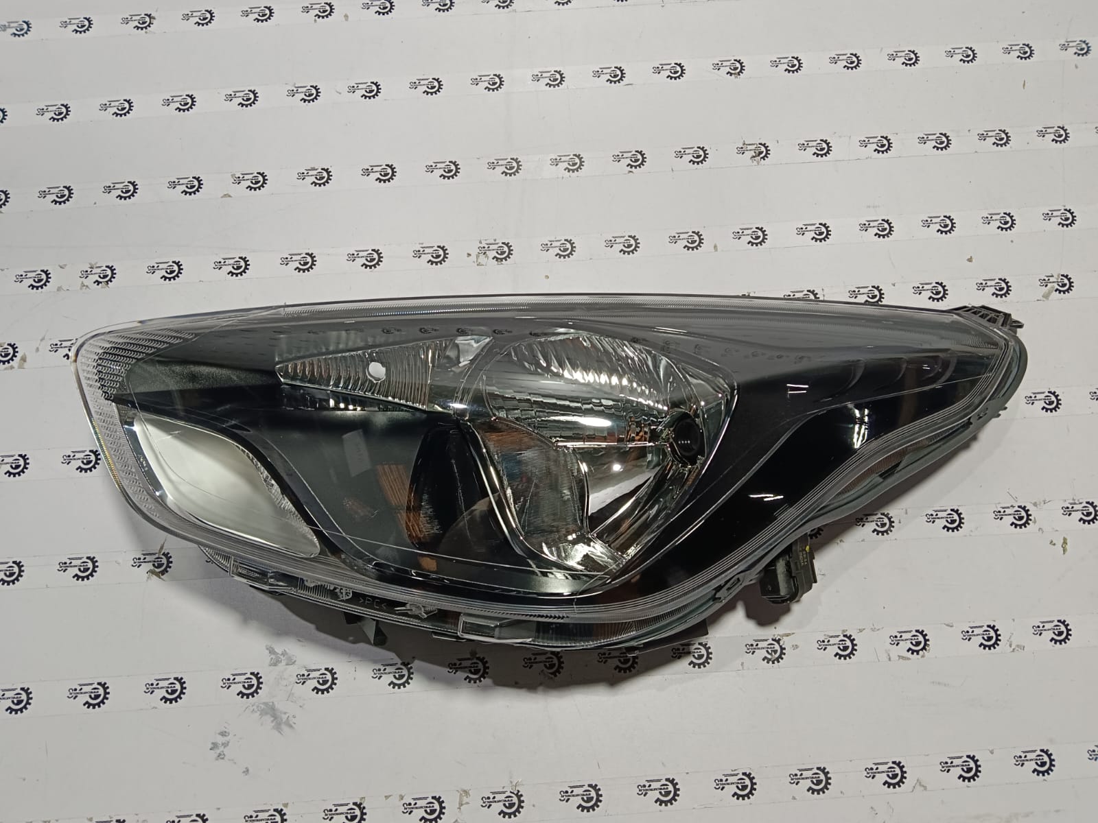 E4BZ13101B - HEAD LAMP FIGO TYPE 2 LH – CarTrends