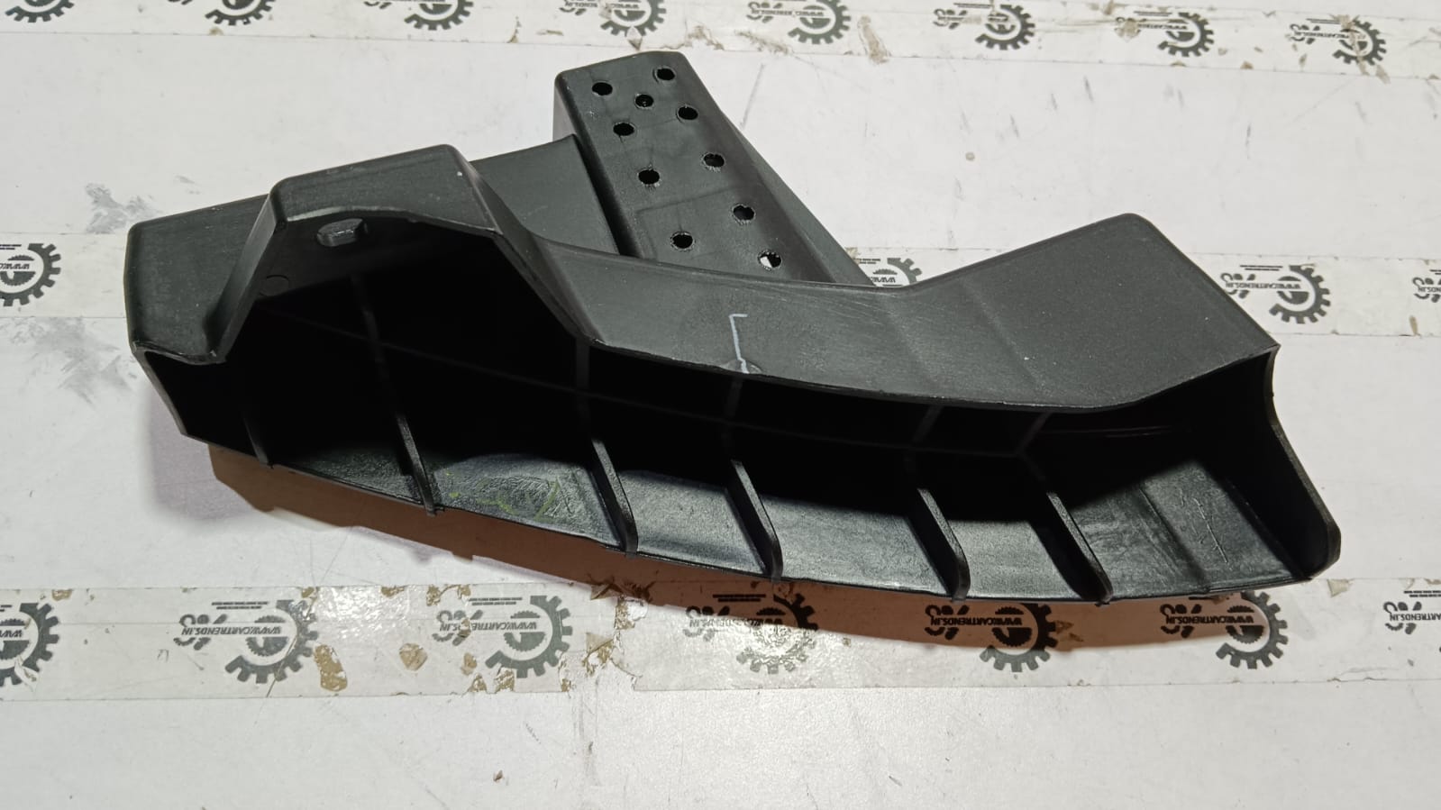 86525B4000 - HEAD LAMP BRACKET I 10 GRAND LH SIDE – CarTrends