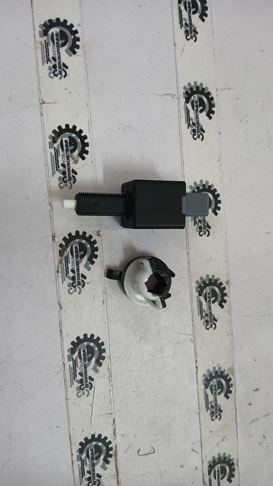 SWITCH ASSY-STOP LAMP(4P) CRETA 938103S700 – CarTrends