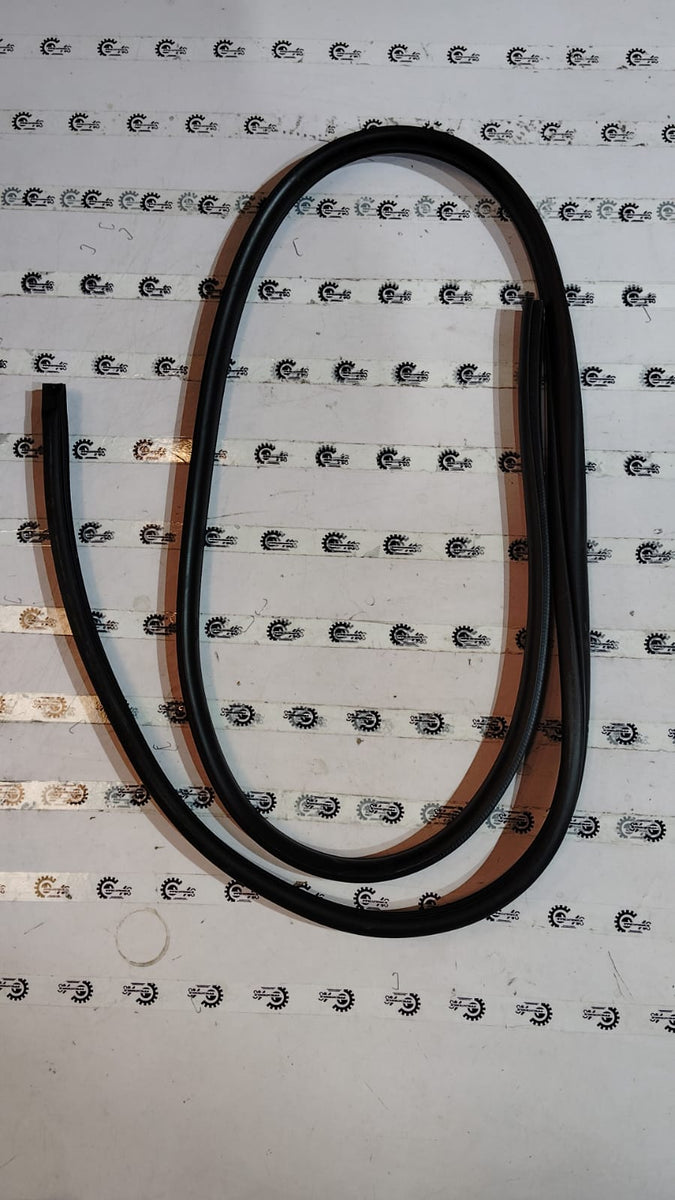 DOOR WEATHERSTRIP XCENT REAR RIGHT SIDE 83120B4400 – CarTrends