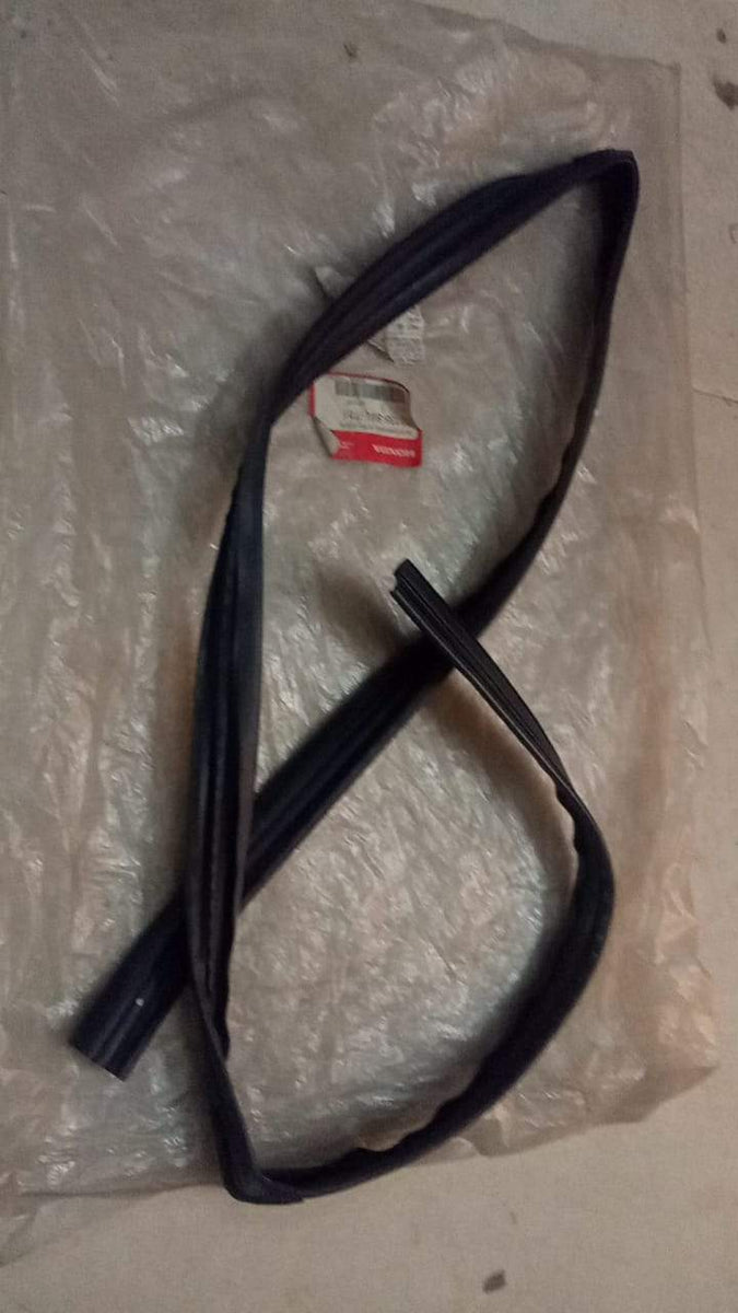 Run Channel Rear Door Right Honda City Type 4 72735SELT01 – CarTrends