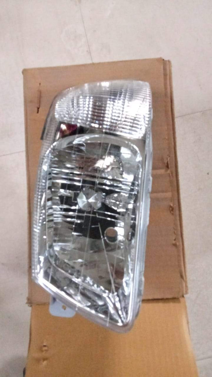 Head Lamp Accent Left 921111A000 – CarTrends