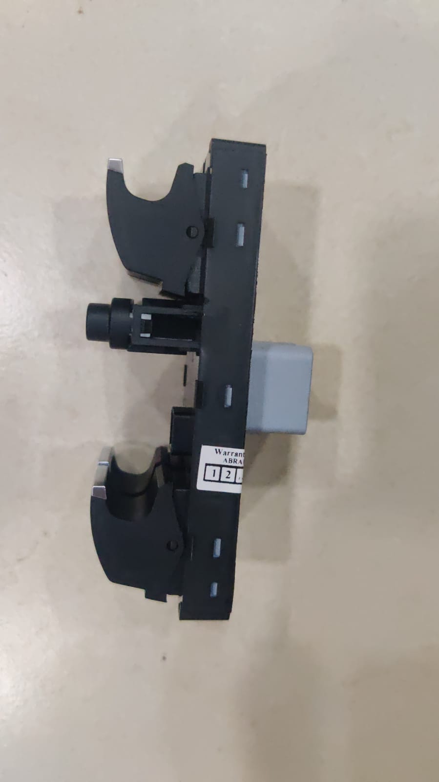 Power Window Switch Vento Front Right Side – CarTrends