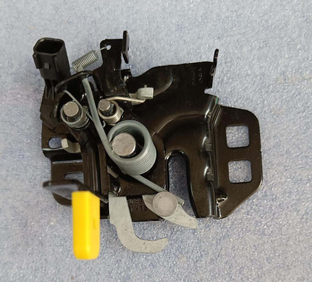 EB3Z16700H Bonet Latch Endeavour New Model – CarTrends